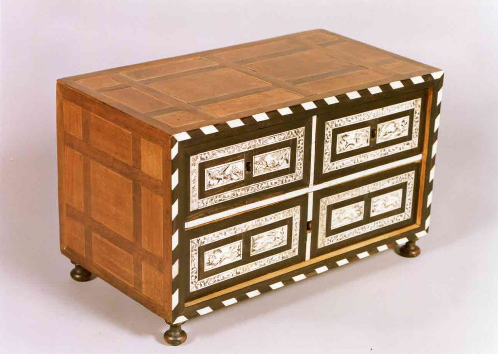 Una arquilla del siglo XVII, 'pieza desconocida' del Museo de Segovia ...