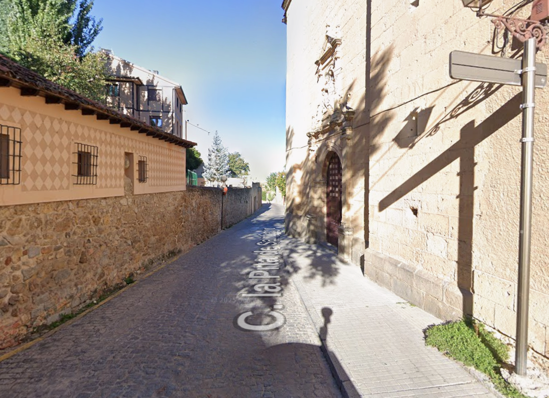 Corte de tráfico en la calle Puerta de Santiago, debido a las obras ...